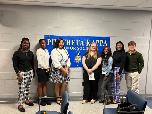 MDCC - Phi Theta Kappa Beta Rho Omicron Inducts New Members